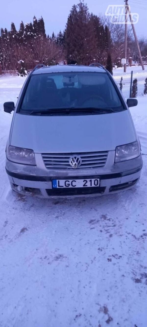 Pelēks Volkswagen Sharan 2003 Viļņa, ar dzinēja tilpumu 2.00 L un nobraukumu 491 tūkst. km par 500 €, foto 2 vietnē AUTOMOTO.COM.LV