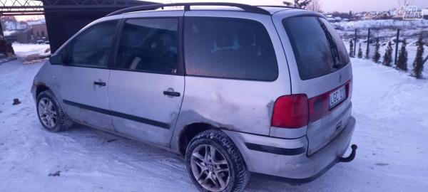 Pelēks Volkswagen Sharan 2003 Viļņa, ar dzinēja tilpumu 2.00 L un nobraukumu 491 tūkst. km par 500 €, foto 3 vietnē AUTOMOTO.COM.LV