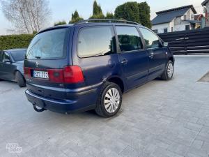 Pelēks Volkswagen Sharan 2003 Viļņa, ar dzinēja tilpumu 1.90 L un nobraukumu 370 tūkst. km par 1700 €, foto 3 vietnē AUTOMOTO.COM.LV
