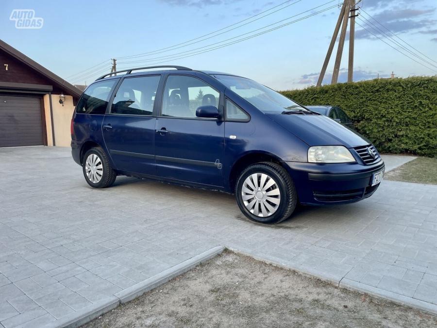 Pelēks Volkswagen Sharan 2003 Viļņa, ar dzinēja tilpumu 1.90 L un nobraukumu 370 tūkst. km par 1700 €, foto 4 vietnē AUTOMOTO.COM.LV