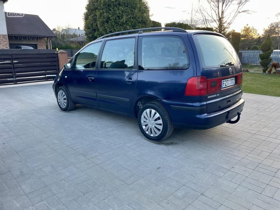 Pelēks Volkswagen Sharan 2003 Viļņa, ar dzinēja tilpumu 1.90 L un nobraukumu 370 tūkst. km par 1700 €, foto 5 vietnē AUTOMOTO.COM.LV