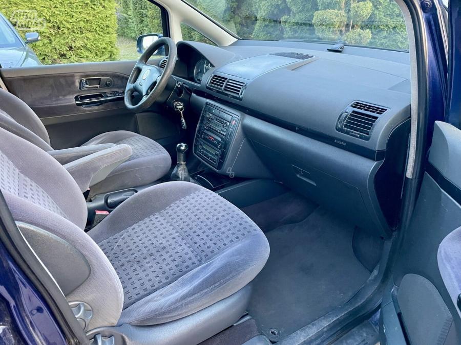 Pelēks Volkswagen Sharan 2003 Viļņa, ar dzinēja tilpumu 1.90 L un nobraukumu 370 tūkst. km par 1700 €, foto 14 vietnē AUTOMOTO.COM.LV