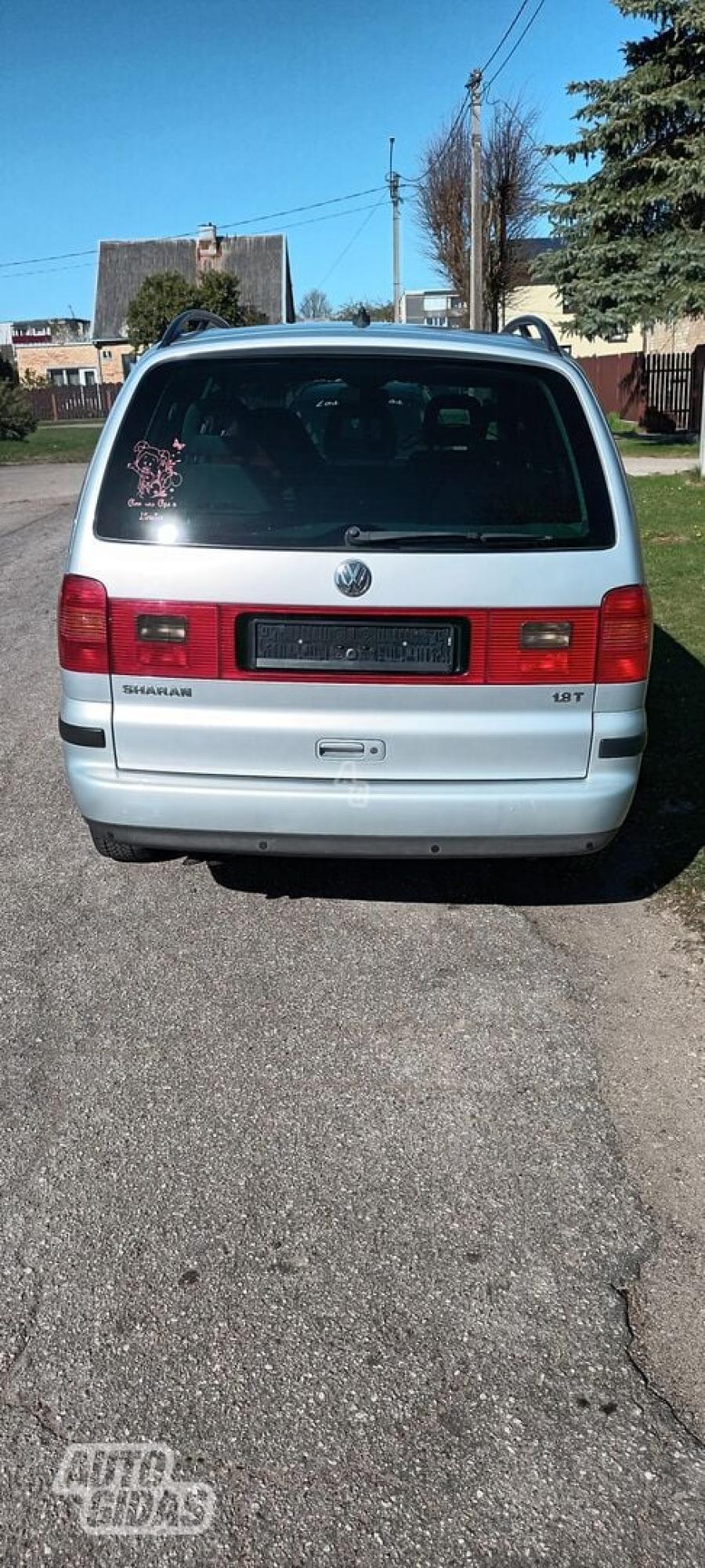 Pelēks Volkswagen Sharan 2003 Šauļi, ar dzinēja tilpumu 1.80 L un nobraukumu 146 tūkst. km par 2700 €, foto 5 vietnē AUTOMOTO.COM.LV
