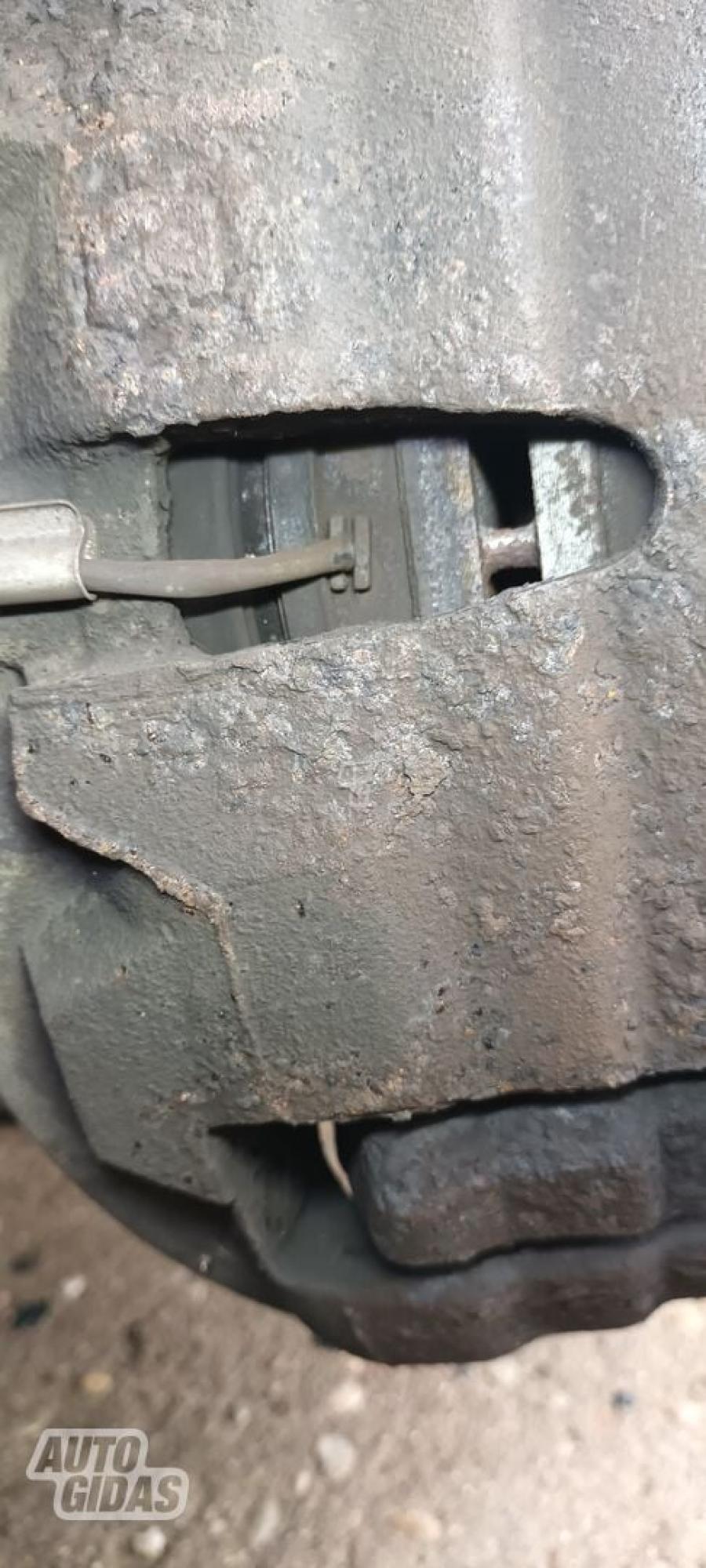 Pelēks Volkswagen Sharan 2003 Šauļi, ar dzinēja tilpumu 1.80 L un nobraukumu 146 tūkst. km par 2700 €, foto 23 vietnē AUTOMOTO.COM.LV