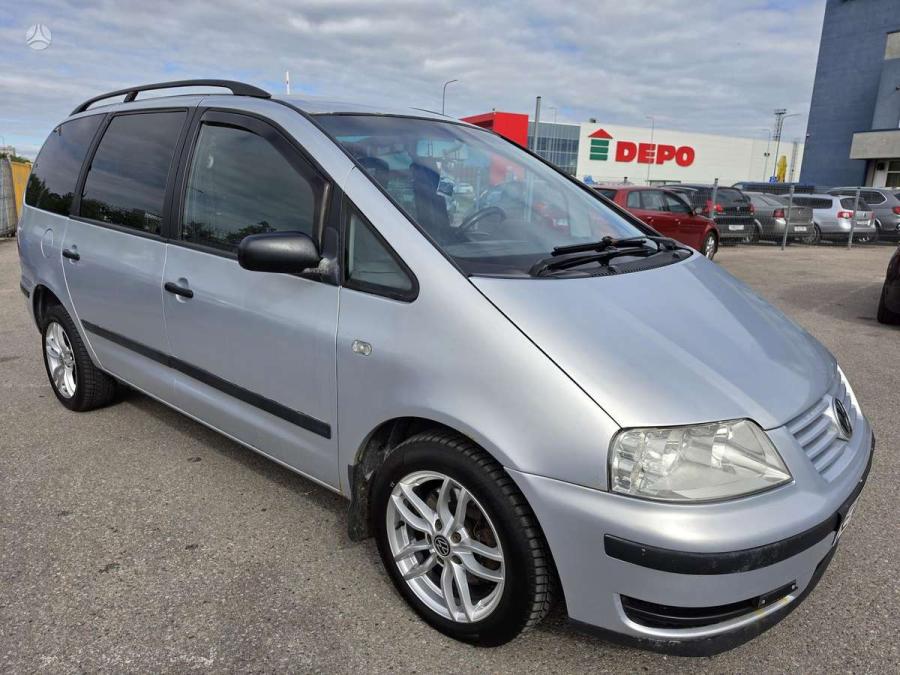 Grey Volkswagen Sharan 2003 in Kaunas, with an engine capacity of 1.90 L and mileage of 372 thousand km for 1250 €, photo 1 on AUTOMOTO.COM.LV