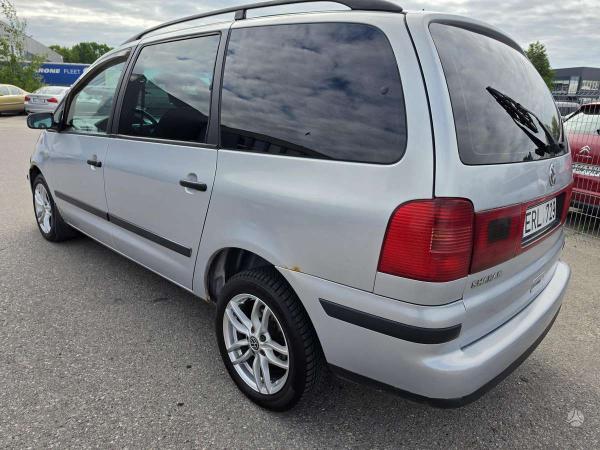 Pelēks Volkswagen Sharan 2003 Kauņa, ar dzinēja tilpumu 1.90 L un nobraukumu 372 tūkst. km par 1250 €, foto 4 vietnē AUTOMOTO.COM.LV