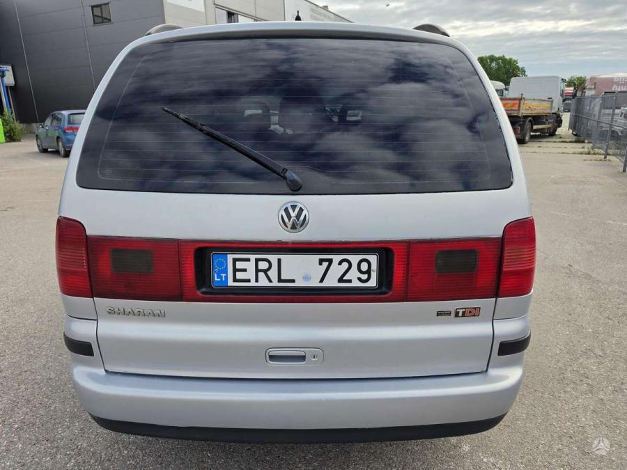 Grey Volkswagen Sharan 2003 in Kaunas, with an engine capacity of 1.90 L and mileage of 372 thousand km for 1250 €, photo 7 on AUTOMOTO.COM.LV