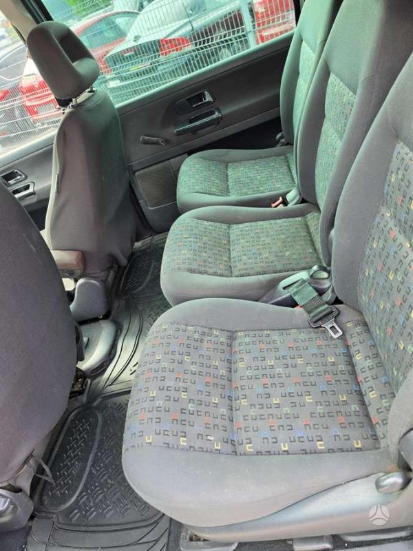 Pelēks Volkswagen Sharan 2003 Kauņa, ar dzinēja tilpumu 1.90 L un nobraukumu 372 tūkst. km par 1250 €, foto 10 vietnē AUTOMOTO.COM.LV