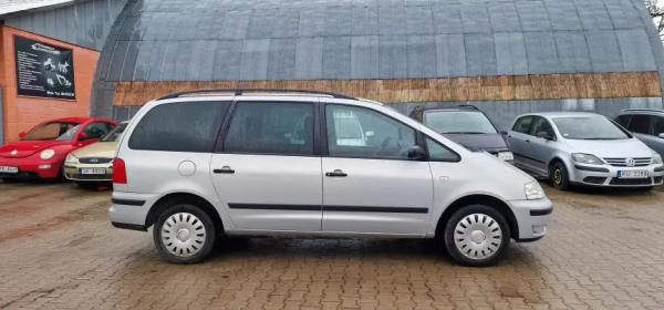 Grey Volkswagen Sharan 2003 in Valmiera, with an engine capacity of 1.90 L and mileage of 266 thousand km for 1400 €, photo 2 on AUTOMOTO.COM.LV