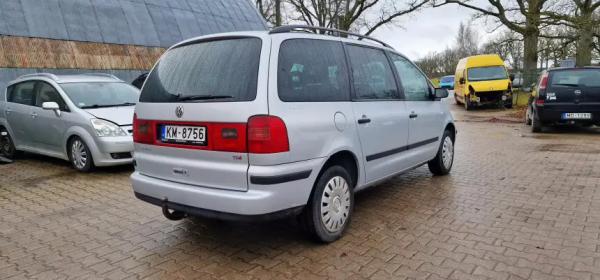 Grey Volkswagen Sharan 2003 in Valmiera, with an engine capacity of 1.90 L and mileage of 266 thousand km for 1400 €, photo 3 on AUTOMOTO.COM.LV
