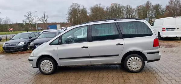 Grey Volkswagen Sharan 2003 in Valmiera, with an engine capacity of 1.90 L and mileage of 266 thousand km for 1400 €, photo 5 on AUTOMOTO.COM.LV