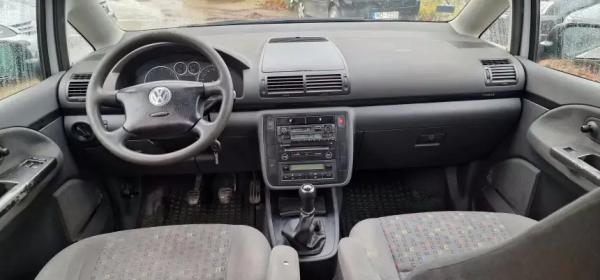 Grey Volkswagen Sharan 2003 in Valmiera, with an engine capacity of 1.90 L and mileage of 266 thousand km for 1400 €, photo 7 on AUTOMOTO.COM.LV