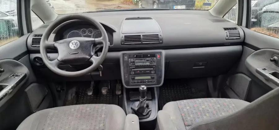 Grey Volkswagen Sharan 2003 in Valmiera, with an engine capacity of 1.90 L and mileage of 266 thousand km for 1400 €, photo 8 on AUTOMOTO.COM.LV