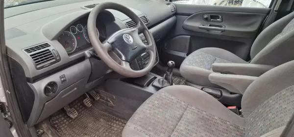 Grey Volkswagen Sharan 2003 in Valmiera, with an engine capacity of 1.90 L and mileage of 266 thousand km for 1400 €, photo 8 on AUTOMOTO.COM.LV