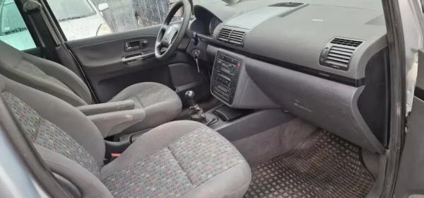 Grey Volkswagen Sharan 2003 in Valmiera, with an engine capacity of 1.90 L and mileage of 266 thousand km for 1400 €, photo 9 on AUTOMOTO.COM.LV