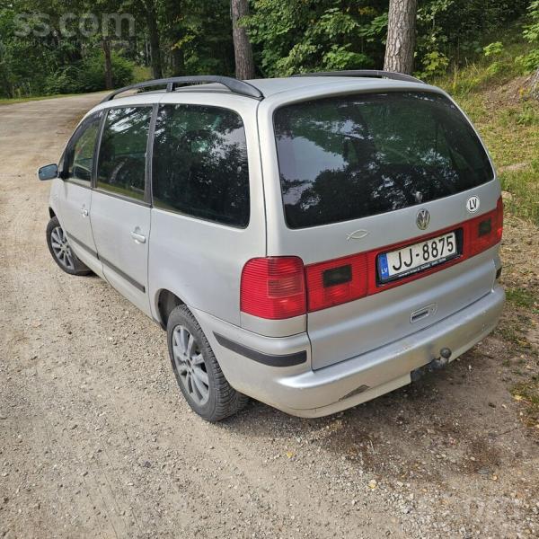 Pelēks Volkswagen Sharan 2003 Cēsis, ar dzinēja tilpumu 1.90 L un nobraukumu 446 tūkst. km par 1200 €, foto 3 vietnē AUTOMOTO.COM.LV