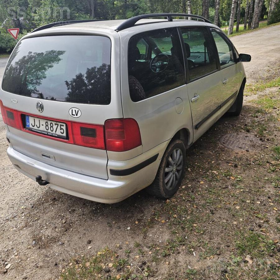 Grey Volkswagen Sharan 2003 in Cesis, with an engine capacity of 1.90 L and mileage of 446 thousand km for 1200 €, photo 5 on AUTOMOTO.COM.LV