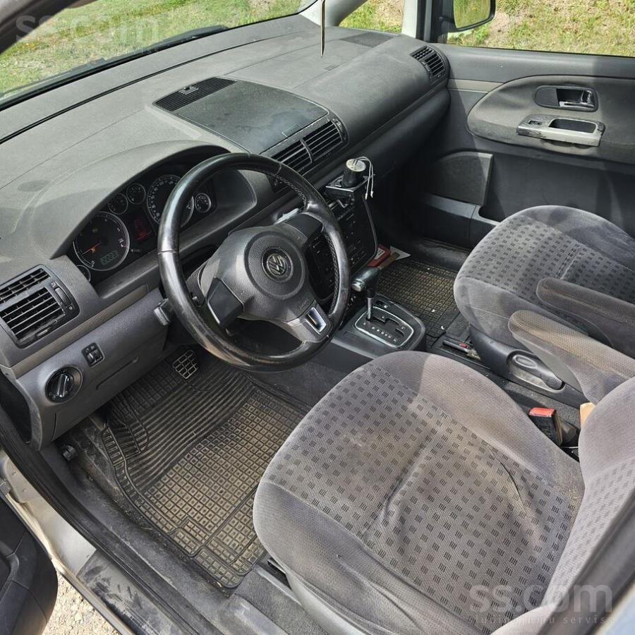 Grey Volkswagen Sharan 2003 in Cesis, with an engine capacity of 1.90 L and mileage of 446 thousand km for 1200 €, photo 6 on AUTOMOTO.COM.LV