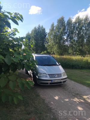 Pelēks Volkswagen Sharan 2003 Rīga, ar dzinēja tilpumu 1.90 L un nobraukumu 313 tūkst. km par 2350 €, foto  vietnē AUTOMOTO.COM.LV