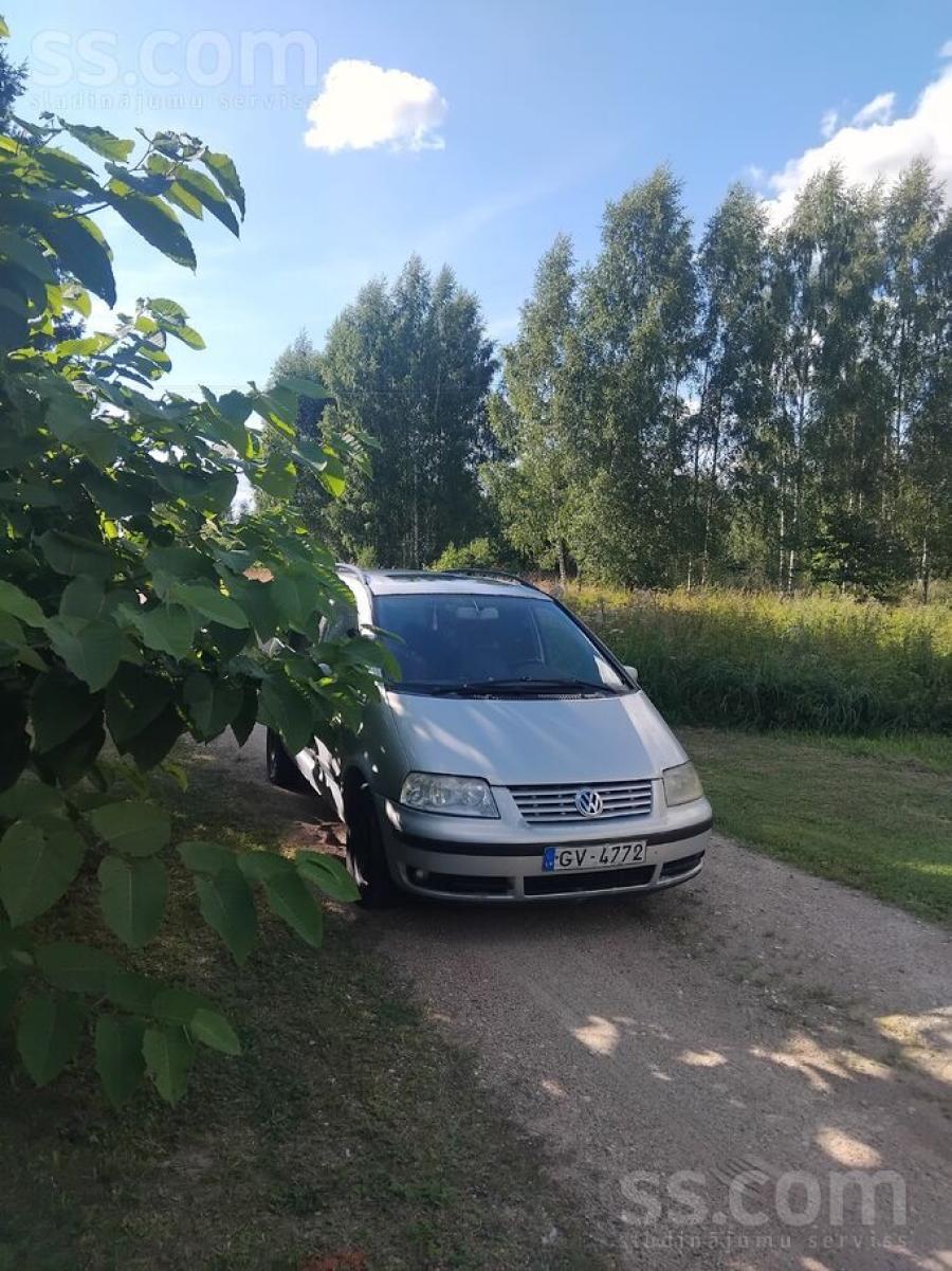 Pelēks Volkswagen Sharan 2003 Rīga, ar dzinēja tilpumu 1.90 L un nobraukumu 313 tūkst. km par 2350 €, foto 1 vietnē AUTOMOTO.COM.LV