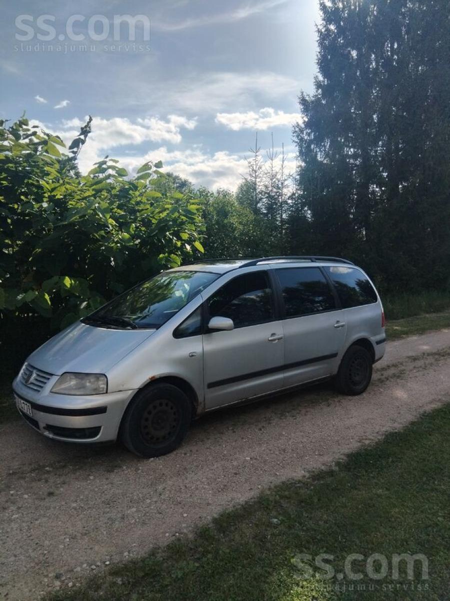 Pelēks Volkswagen Sharan 2003 Rīga, ar dzinēja tilpumu 1.90 L un nobraukumu 313 tūkst. km par 2350 €, foto 3 vietnē AUTOMOTO.COM.LV