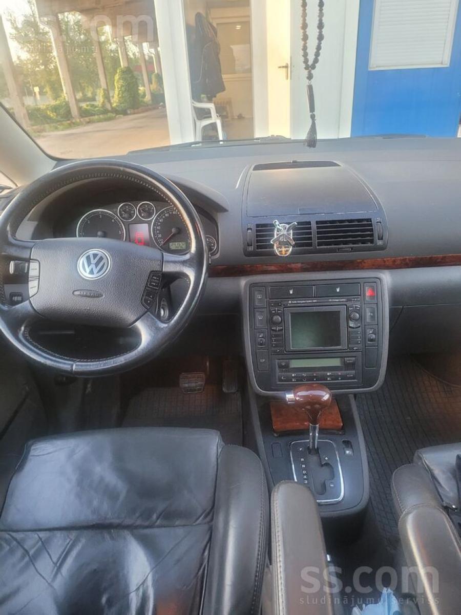 Grey Volkswagen Sharan 2003 in Riga, with an engine capacity of 1.90 L and mileage of 241 thousand km for 2300 €, photo 6 on AUTOMOTO.COM.LV