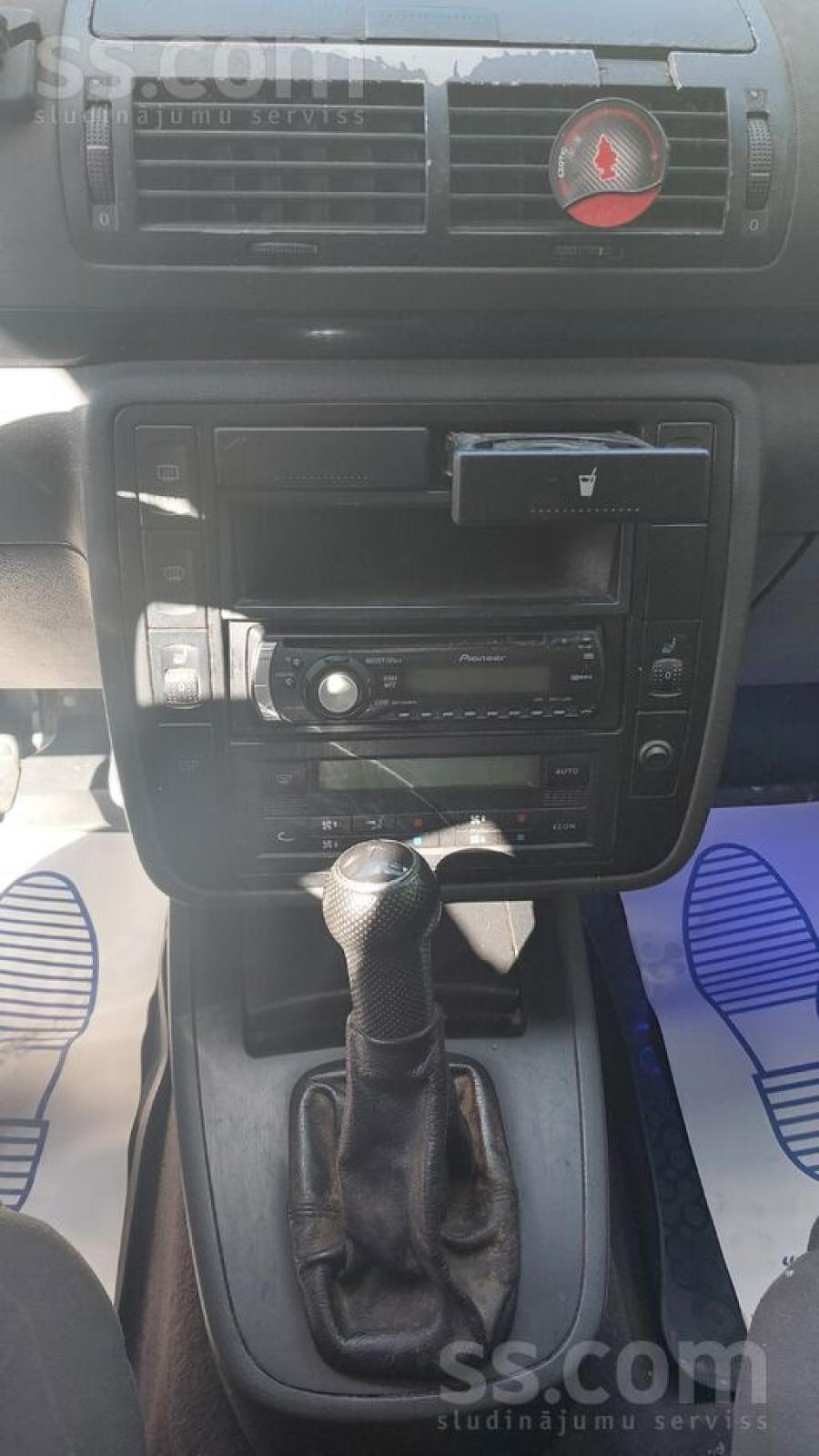 Pelēks Volkswagen Sharan 2003 Alūksne, ar dzinēja tilpumu 1.90 L un nobraukumu 0 tūkst. km par 850 €, foto 17 vietnē AUTOMOTO.COM.LV