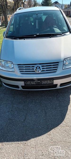 Pelēks Volkswagen Sharan 2003 Šauļi, ar dzinēja tilpumu 1.80 L un nobraukumu 146 tūkst. km par 3750 €, foto  vietnē AUTOMOTO.COM.LV