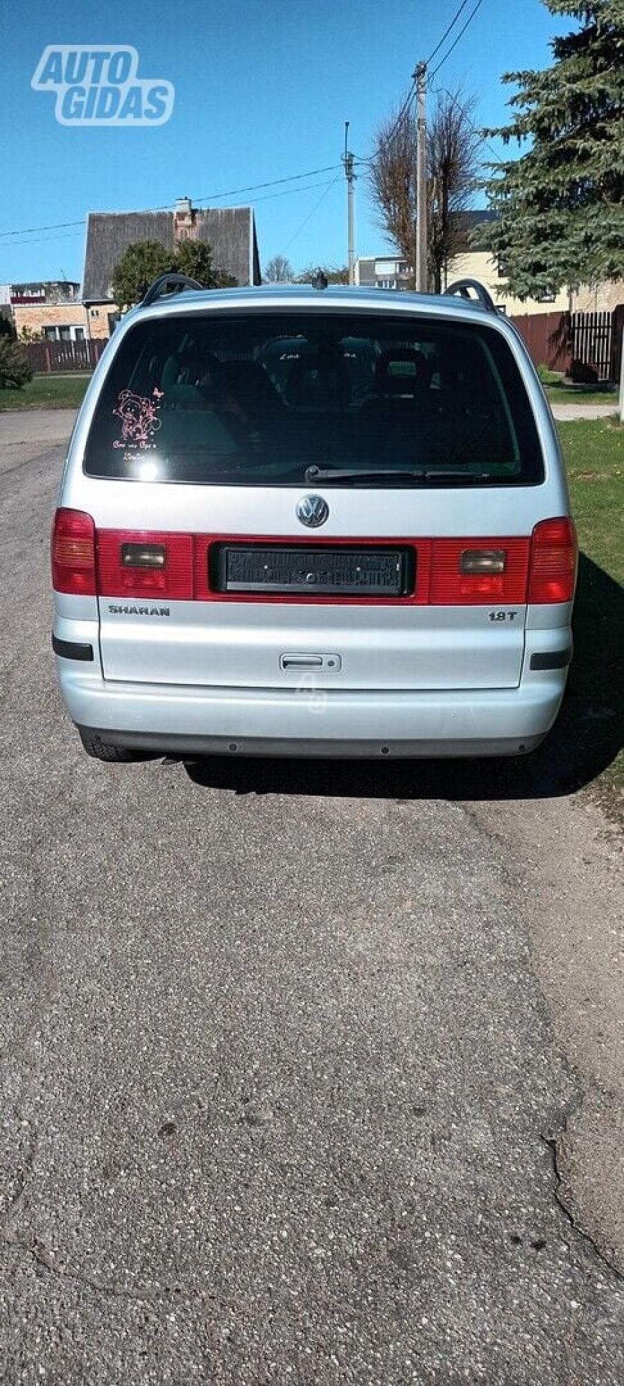Pelēks Volkswagen Sharan 2003 Šauļi, ar dzinēja tilpumu 1.80 L un nobraukumu 146 tūkst. km par 3750 €, foto 4 vietnē AUTOMOTO.COM.LV
