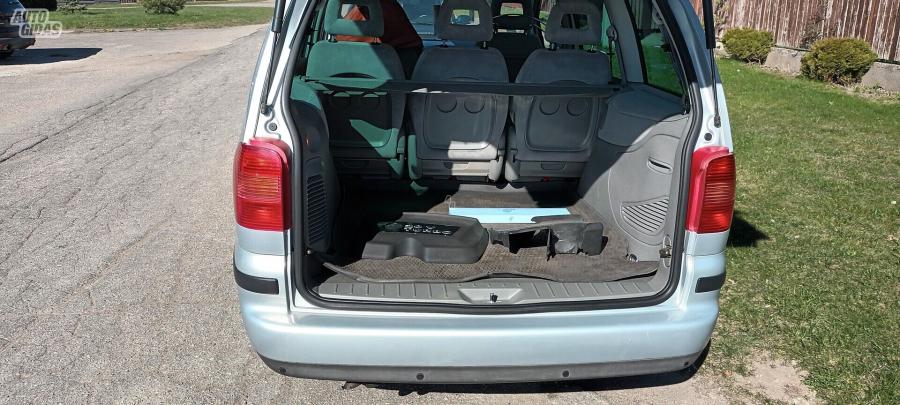 Pelēks Volkswagen Sharan 2003 Šauļi, ar dzinēja tilpumu 1.80 L un nobraukumu 146 tūkst. km par 3750 €, foto 5 vietnē AUTOMOTO.COM.LV