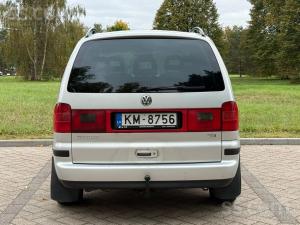 Grey Volkswagen Sharan 2003 in Riga, with an engine capacity of 1.90 L and mileage of 292 thousand km for 1590 €, photo 9 on AUTOMOTO.COM.LV