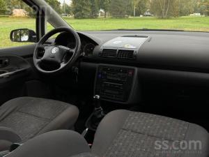 Grey Volkswagen Sharan 2003 in Riga, with an engine capacity of 1.90 L and mileage of 292 thousand km for 1590 €, photo 10 on AUTOMOTO.COM.LV