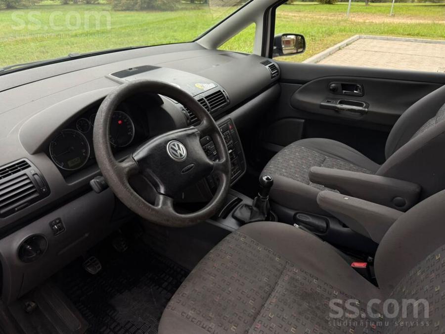 Grey Volkswagen Sharan 2003 in Riga, with an engine capacity of 1.90 L and mileage of 292 thousand km for 1590 €, photo 12 on AUTOMOTO.COM.LV