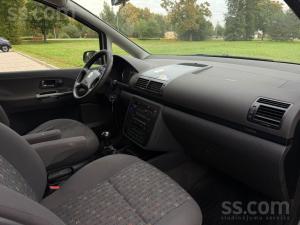 Grey Volkswagen Sharan 2003 in Riga, with an engine capacity of 1.90 L and mileage of 292 thousand km for 1590 €, photo 15 on AUTOMOTO.COM.LV