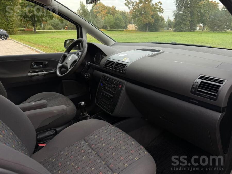 Grey Volkswagen Sharan 2003 in Riga, with an engine capacity of 1.90 L and mileage of 292 thousand km for 1590 €, photo 15 on AUTOMOTO.COM.LV
