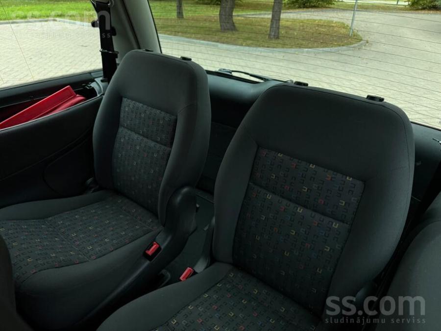 Grey Volkswagen Sharan 2003 in Riga, with an engine capacity of 1.90 L and mileage of 292 thousand km for 1590 €, photo 17 on AUTOMOTO.COM.LV