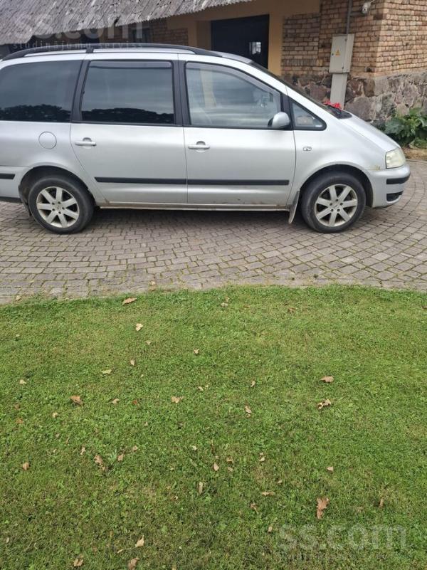 Grey Volkswagen Sharan 2003 in Valmiera, with an engine capacity of 1.90 L and mileage of 350 thousand km for 500 €, photo 3 on AUTOMOTO.COM.LV