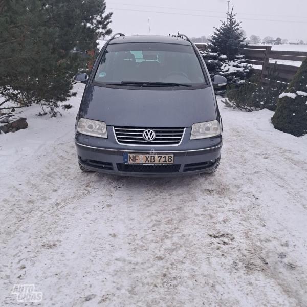 Pelēks Volkswagen Sharan 2004 Marijampole, ar dzinēja tilpumu 1.90 L un nobraukumu 260 tūkst. km par 2900 €, foto 3 vietnē AUTOMOTO.COM.LV