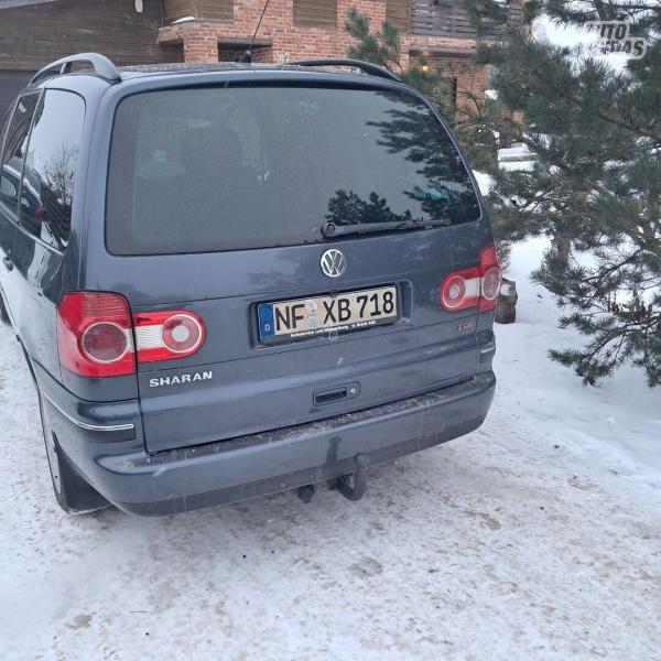 Pelēks Volkswagen Sharan 2004 Marijampole, ar dzinēja tilpumu 1.90 L un nobraukumu 260 tūkst. km par 2900 €, foto 4 vietnē AUTOMOTO.COM.LV