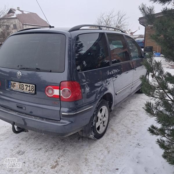 Pelēks Volkswagen Sharan 2004 Marijampole, ar dzinēja tilpumu 1.90 L un nobraukumu 260 tūkst. km par 2900 €, foto 6 vietnē AUTOMOTO.COM.LV