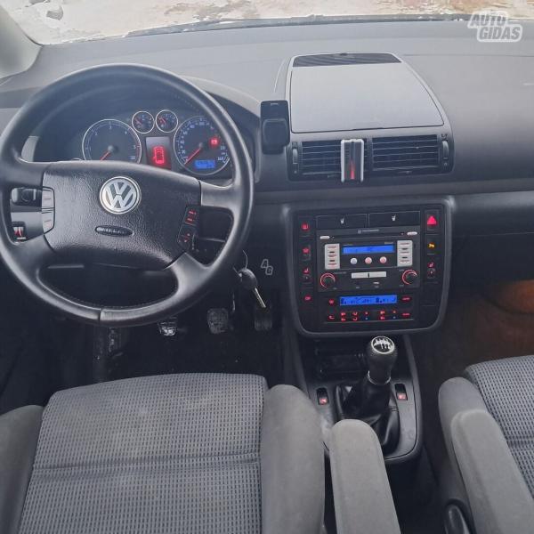 Pelēks Volkswagen Sharan 2004 Marijampole, ar dzinēja tilpumu 1.90 L un nobraukumu 260 tūkst. km par 2900 €, foto 9 vietnē AUTOMOTO.COM.LV