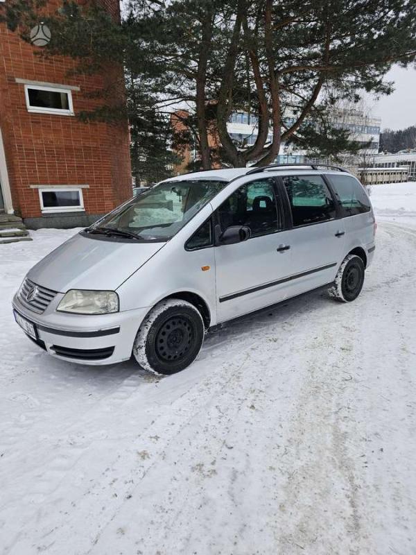 Pelēks Volkswagen Sharan 2004 Viļņa, ar dzinēja tilpumu 1.90 L un nobraukumu 525 tūkst. km par 1200 €, foto 2 vietnē AUTOMOTO.COM.LV