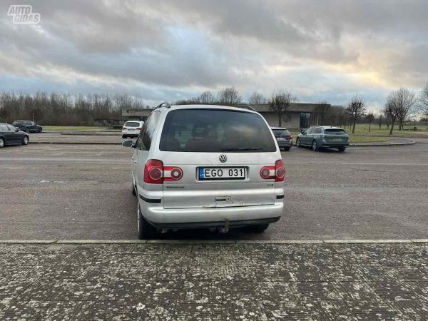 Grey Volkswagen Sharan 2004 in Birzai, with an engine capacity of 1.90 L and mileage of 334 thousand km for 1450 €, photo 3 on AUTOMOTO.COM.LV
