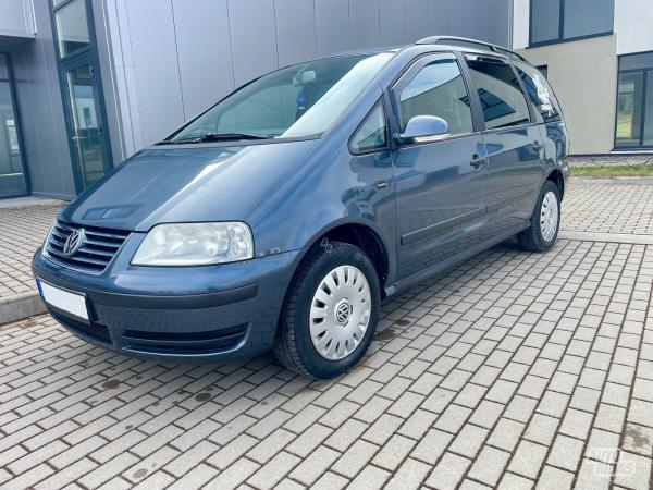 Grey Volkswagen Sharan 2004 in Vilnius, with an engine capacity of 1.90 L and mileage of 228 thousand km for 2500 €, photo 1 on AUTOMOTO.COM.LV