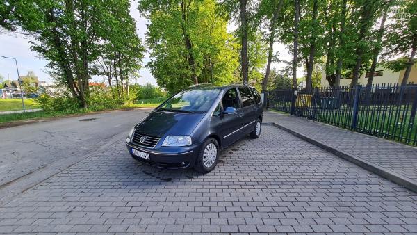 Grey Volkswagen Sharan 2004 in Kaunas, with an engine capacity of 1.90 L and mileage of 415 thousand km for 1850 €, photo 1 on AUTOMOTO.COM.LV