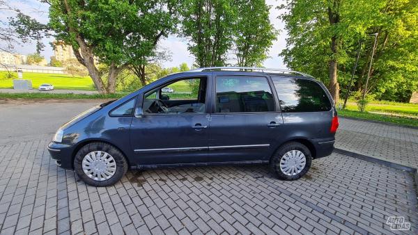 Grey Volkswagen Sharan 2004 in Kaunas, with an engine capacity of 1.90 L and mileage of 415 thousand km for 1850 €, photo 4 on AUTOMOTO.COM.LV