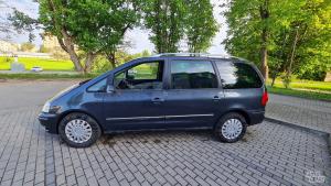 Grey Volkswagen Sharan 2004 in Kaunas, with an engine capacity of 1.90 L and mileage of 415 thousand km for 1850 €, photo 5 on AUTOMOTO.COM.LV