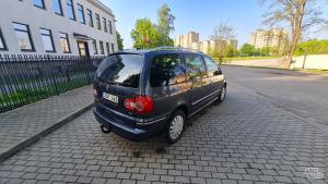 Grey Volkswagen Sharan 2004 in Kaunas, with an engine capacity of 1.90 L and mileage of 415 thousand km for 1850 €, photo 9 on AUTOMOTO.COM.LV
