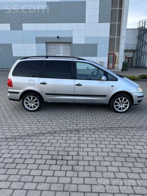 Grey Volkswagen Sharan 2004 in Dobele, with an engine capacity of 1.90 L and mileage of 337 thousand km for 1790 €, photo 4 on AUTOMOTO.COM.LV