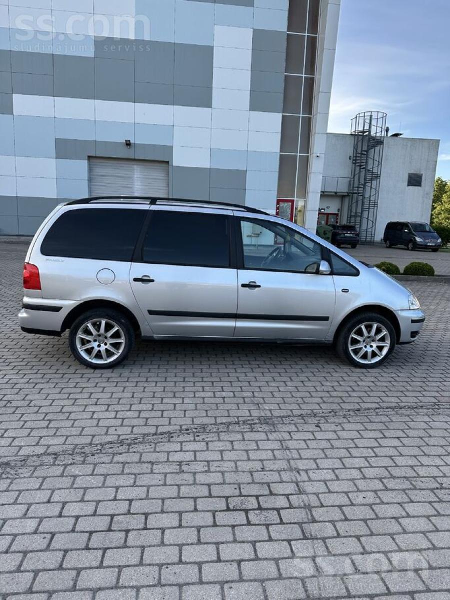Grey Volkswagen Sharan 2004 in Dobele, with an engine capacity of 1.90 L and mileage of 337 thousand km for 1790 €, photo 6 on AUTOMOTO.COM.LV